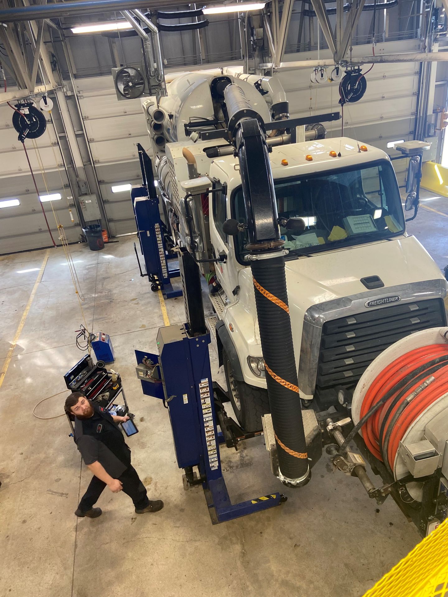 Automotive Lift Service | Northcoast Equipment Specialists, Inc.